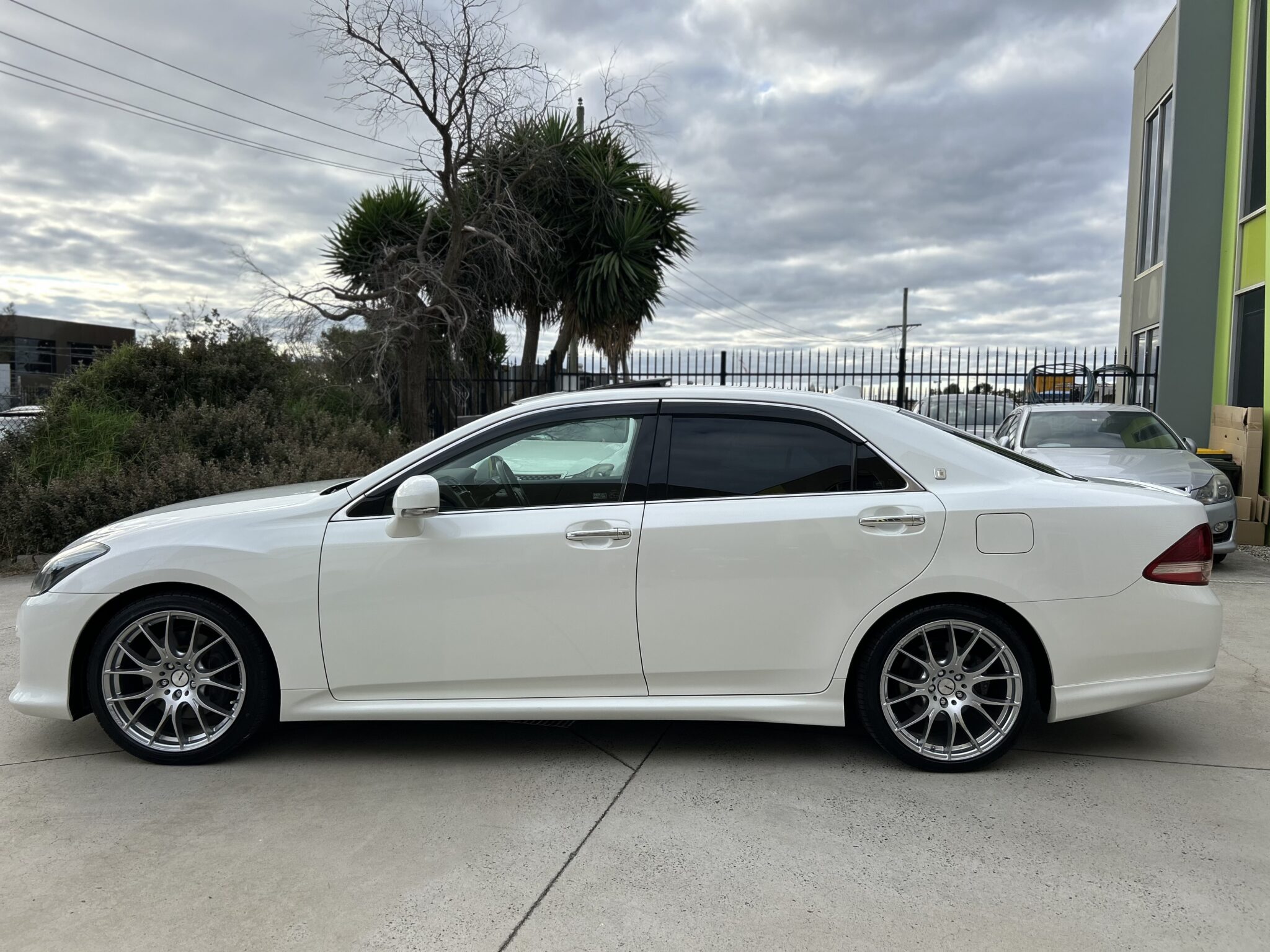 Toyota Crown Athlete GRS204 G Pack - JDM MotorWorks